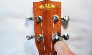 How to Restring and Tie Ukulele Strings + Which Knots to Use – Fret Expert